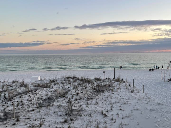 Beach Getaway~water Views, Short Walk To The Ocean - オカルーサ・アイランド, FL