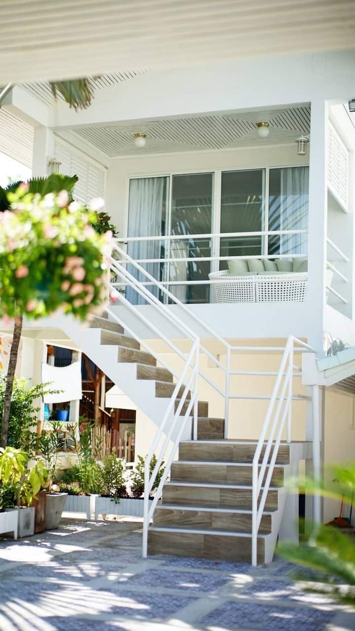 Charming Room With  Riverview Balcony - Ayutthaya