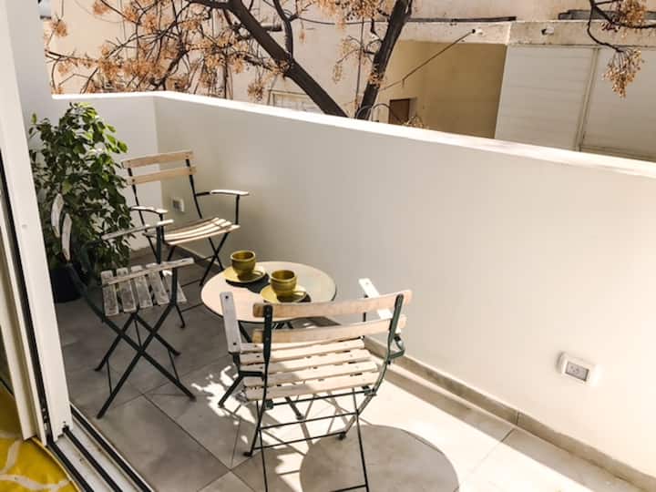 Lovely 2br With Balcony At Gordon Beach - Tel Aviv-Yafo