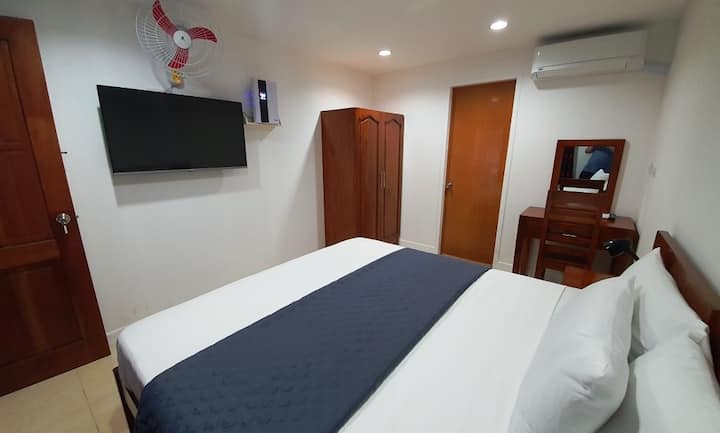 Rm1: 1 Kingsize Double Bed, En-suite, Split Aircon - Bacong
