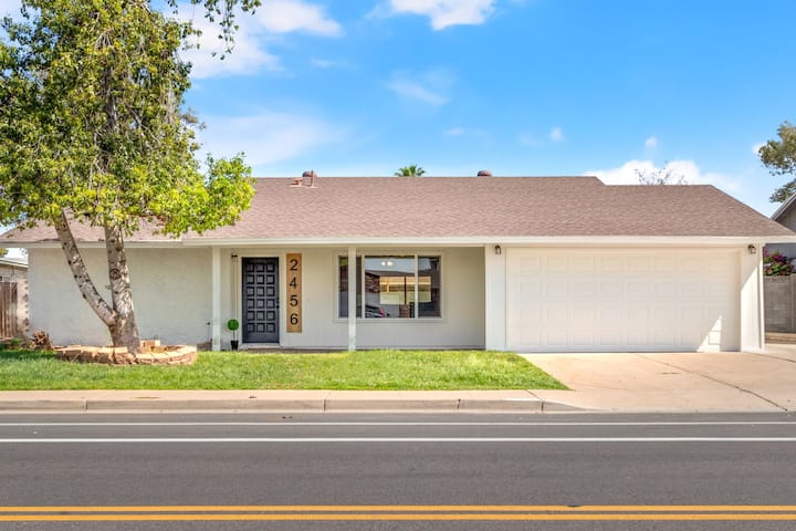 Stunning Gilbert Home W/ Heated Pool And Hot Tub - Mesa, AZ