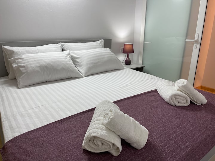 Vanesa’s Central Studio Apartment - Sarandë