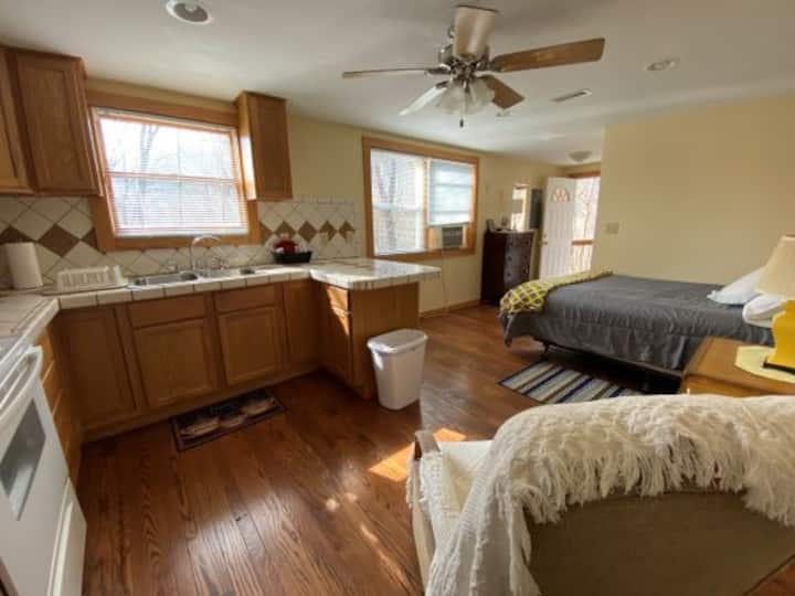 Free Spirit Adventures Studio Apart - White Sulphur Springs, WV