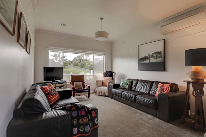East Beach House Wifi, Pets, Sleeps 8 - Port Fairy