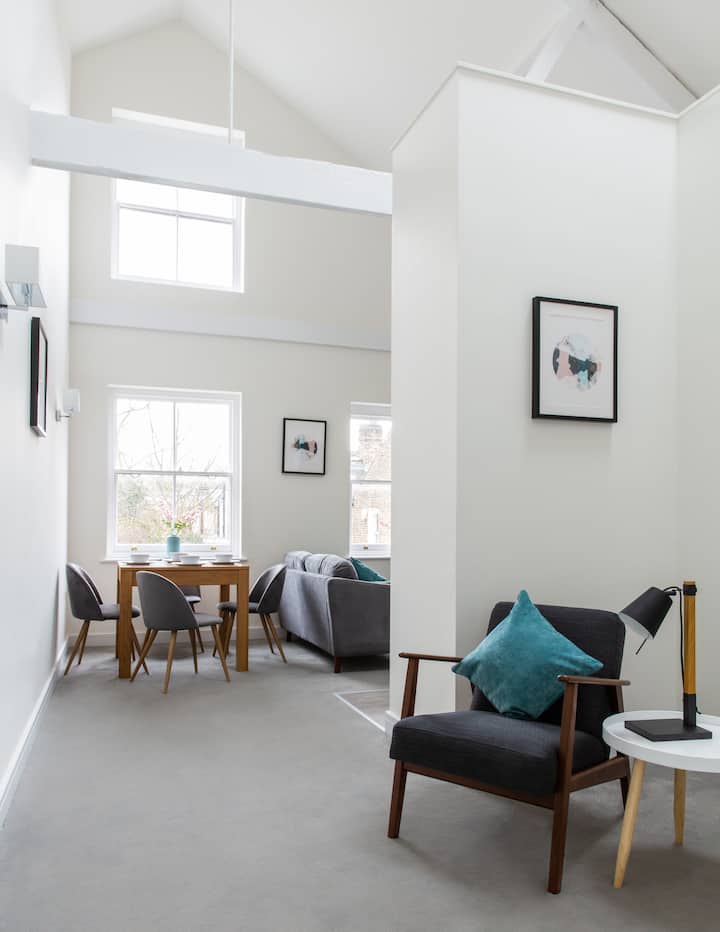 Beautiful 2 Bed Apartment In Queens Park - London