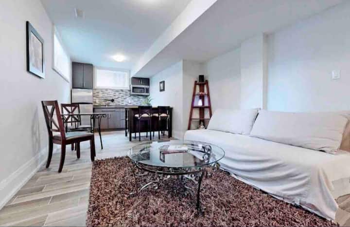 Quiet Luxury Suite - Mississauga