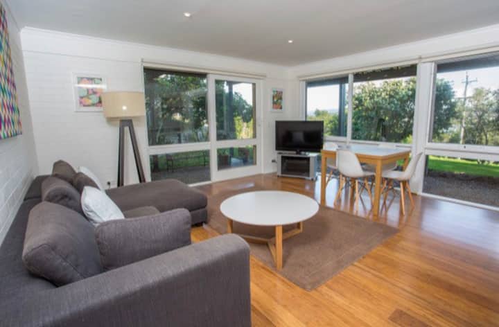 Above The Bar - Merimbula