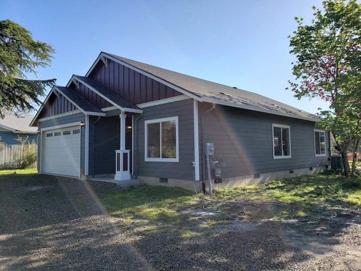 5 Bedroom Wine Country & Pickleball - Newberg, OR