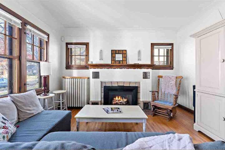 Minneapolis Hygge House W/ Fireplace & Garage - Minneapolis, MN