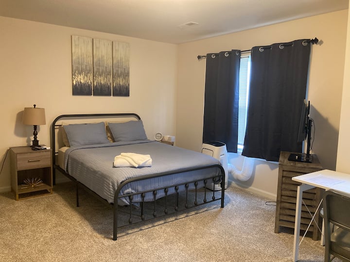 Master Bedroom With Private Bath - Champaign, IL