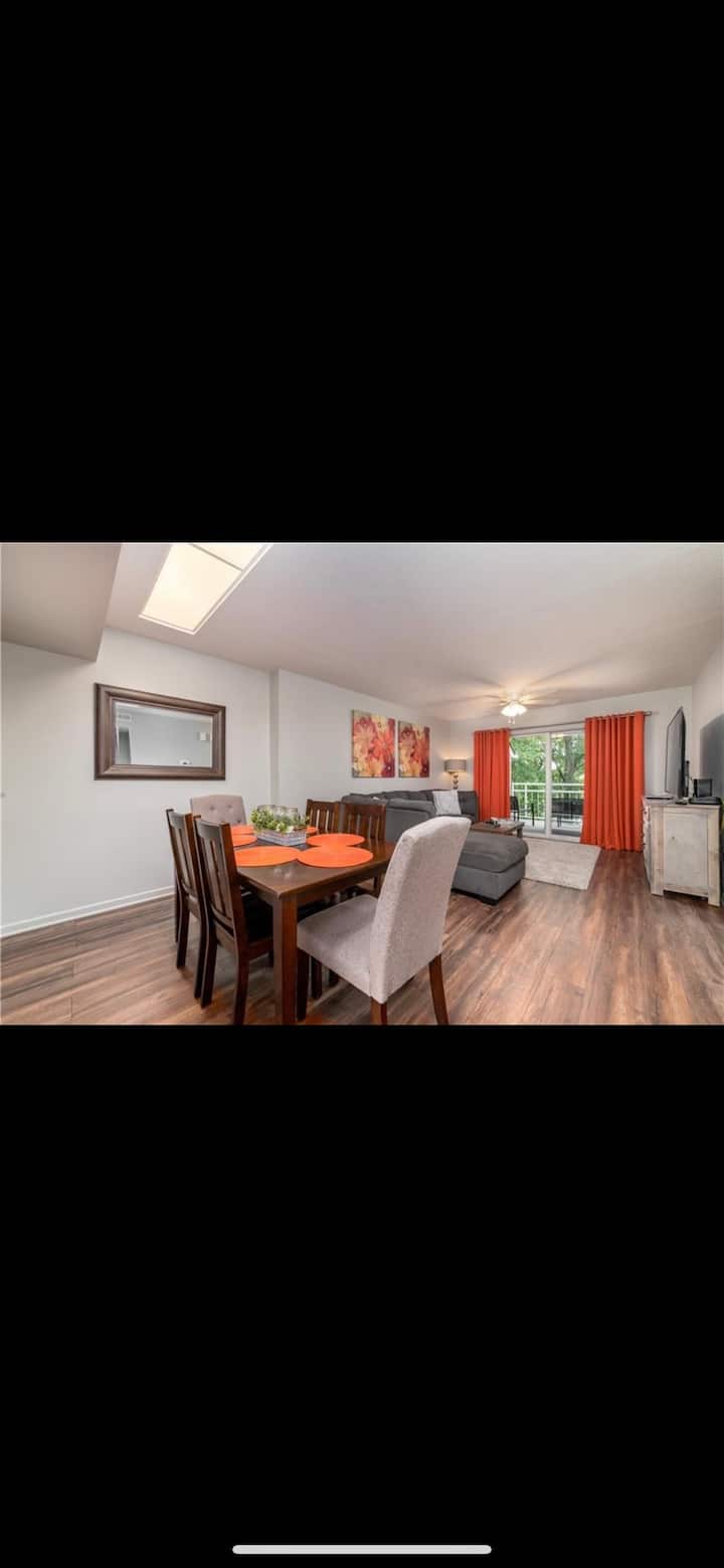 Beautiful Updated Lake Front Condo With Pool! - Sandy Springs, SC