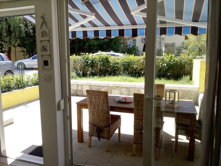 Blue 4* Apt Close To Center & Free Street Parking - Split
