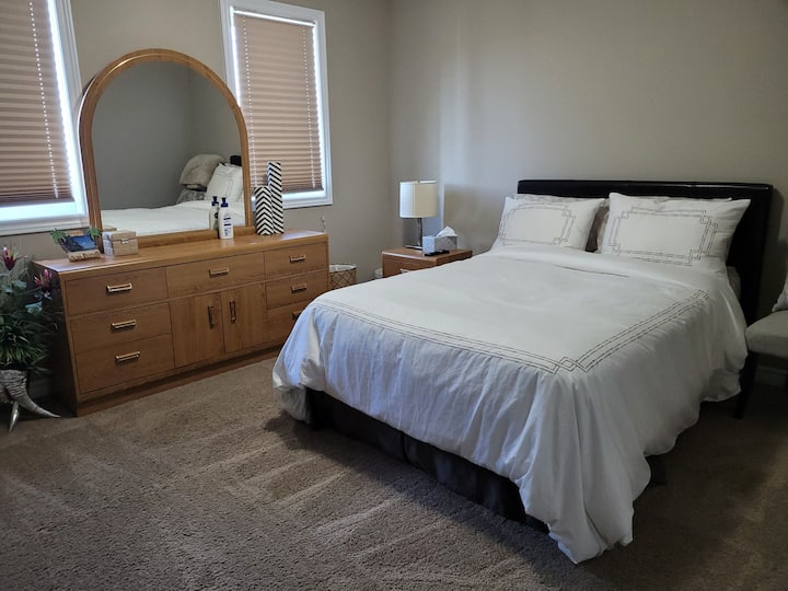 Very Nice Room With Big Tv On The Wall - Woodstock