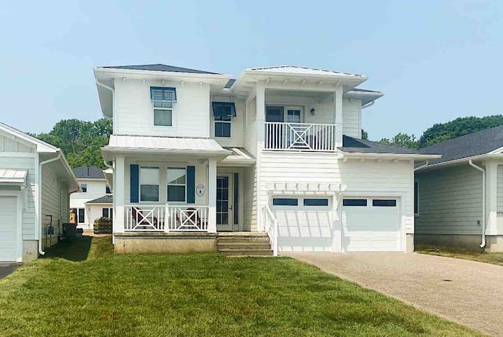 The Port Resort - Port Stanley