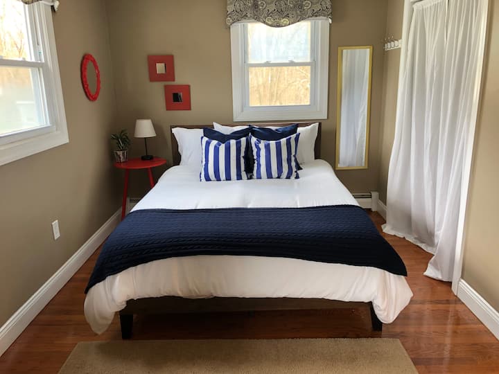 River Retreat - Cromwell, CT