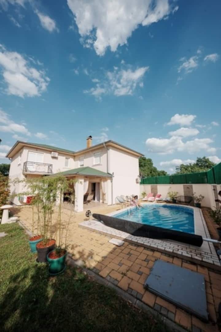 Tatar Hill Villa - Novi Sad