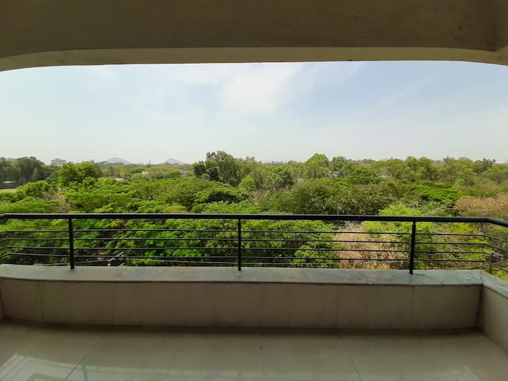 Penthouse With Amazing 360 Lush Green Park View - Nashik