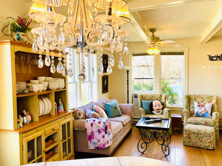 1907 Charmer, Perfect Downtown Location, So Clean! - Oregon Shakespeare Festival