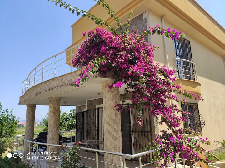 Denize 750m 
4+1
Müstakil Eşyalı
Beyaz Eşya+klima - Davutlar