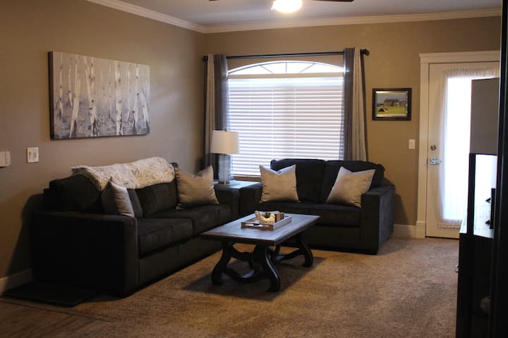 Stunning Well-appointed 2 Br In N. Scottsdale - Scottsdale, AZ