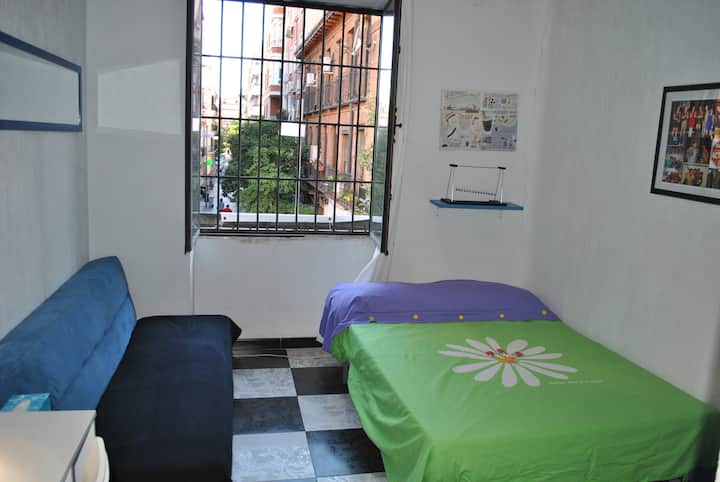 Descansa En Un Ambiente Cultural Y Artístico. - Madrid