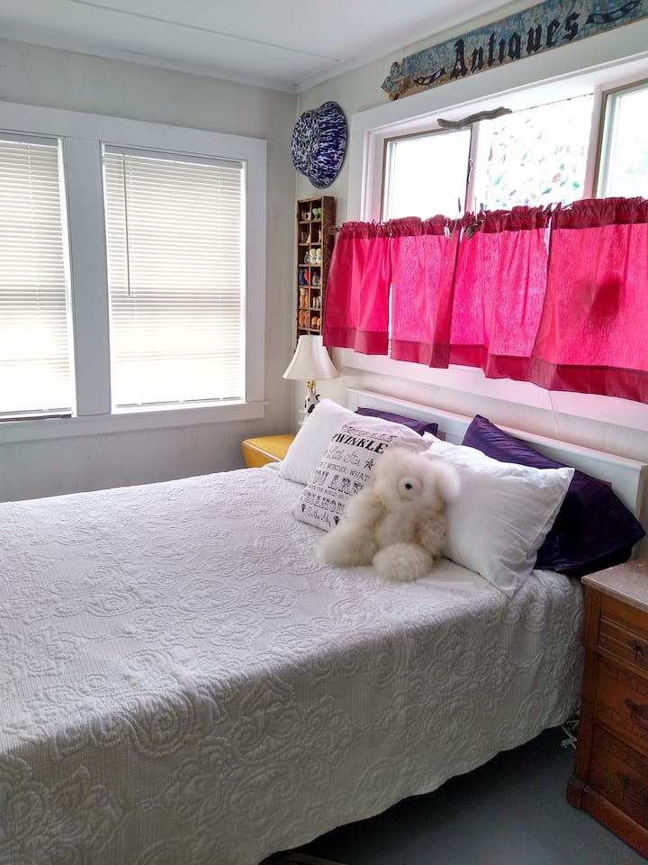 Smart Studio Walk Up Apt, Main St, Northeast Hbr. - Bar Harbor, ME
