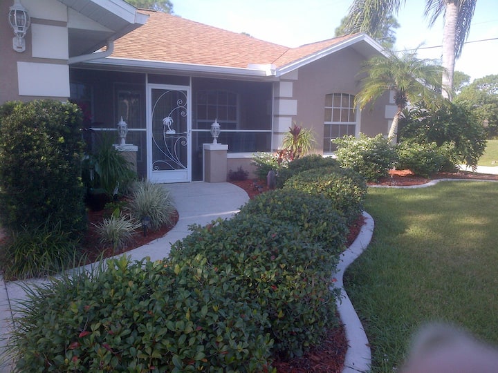 Cozy Corner Home Near Warm Mineral Springs And Beaches ! - North Port, FL