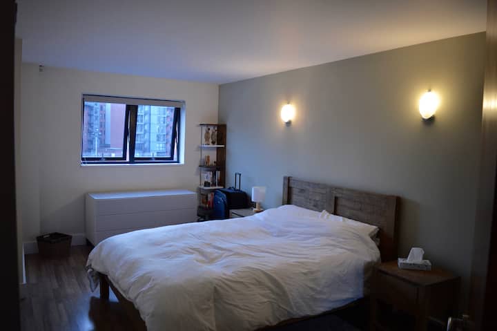 Large, Spacious Flat In Popular Area. - Manchester