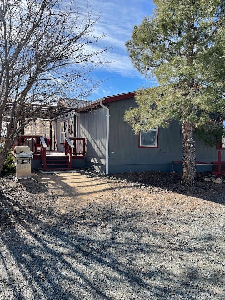 Baby Bear Cabin Quaint 2 Bdrm By Mortimers Farm - Prescott Valley, AZ