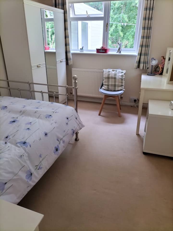 Adorable 1 Double Bedroom Set In Beautiful Setting - Bewdley