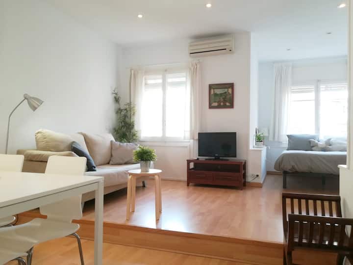 Casa Rotonda Near Park Güell - Barcelona