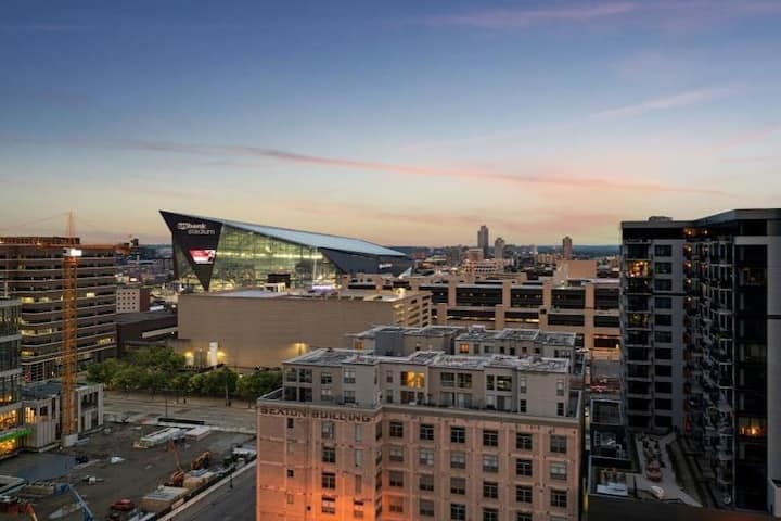 Your Own Full Downtown Penthouse 1 Br In Skyway! - Minneapolis, MN