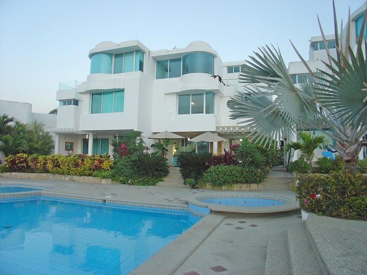 Capaes Santa Elena - Luxury Beach House, 4 Bedroom - Punta Blanca