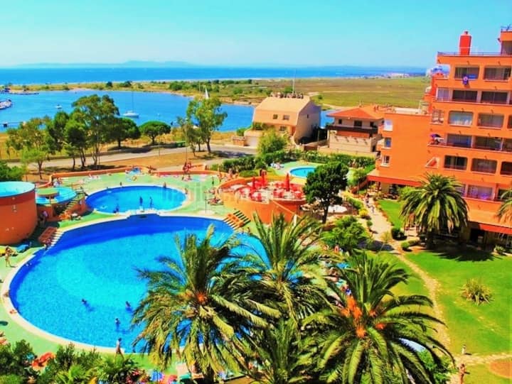 Studio Avec Terrasse. Vue Mer, Montagnes Et Canaux - Roses