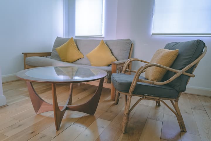 Quiet And Sunny Space For People Who Love London - Hackney - London