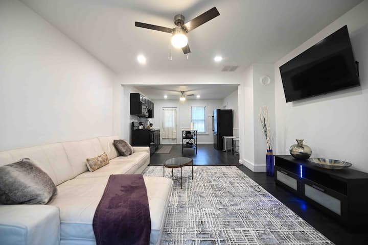 Renovated 2 Bedroom Entire Apartment W/parking - Shelton
