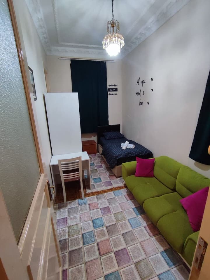 Stylish And Central Room Taksim - Estambul