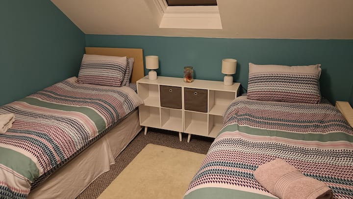 Twin Room In Spacious House With Private Parking. - Wexford