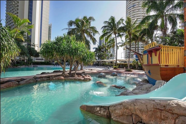 Luxury Surfers Apartment 100 Mtrs From  Beach - Gold Coast