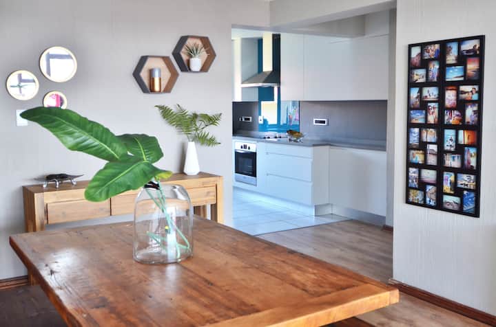 Toledo - Modern Town Apartment W View - Plettenberg Bay