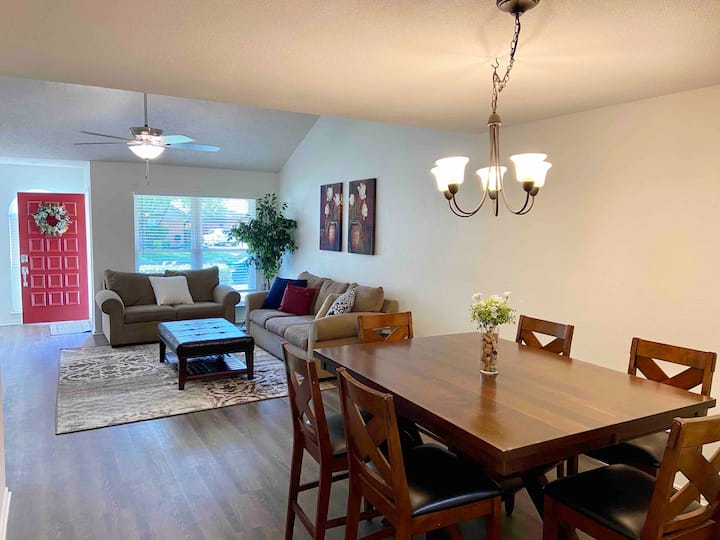 *Pet Friendly * Charming 3br In Dfw - Grapevine, TX