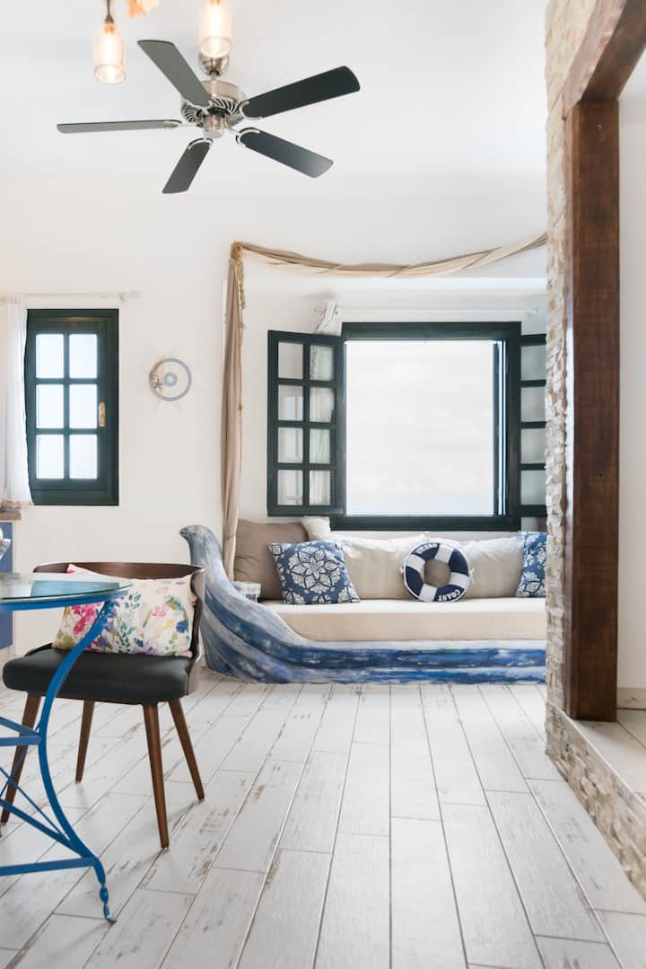 Drink In Dreamy Ocean Vistas From The Picturesque Patio - Agios Nikolaos