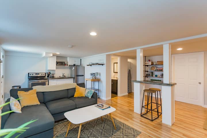 Modern Space In Scenic Neighborhood - Nashville, TN