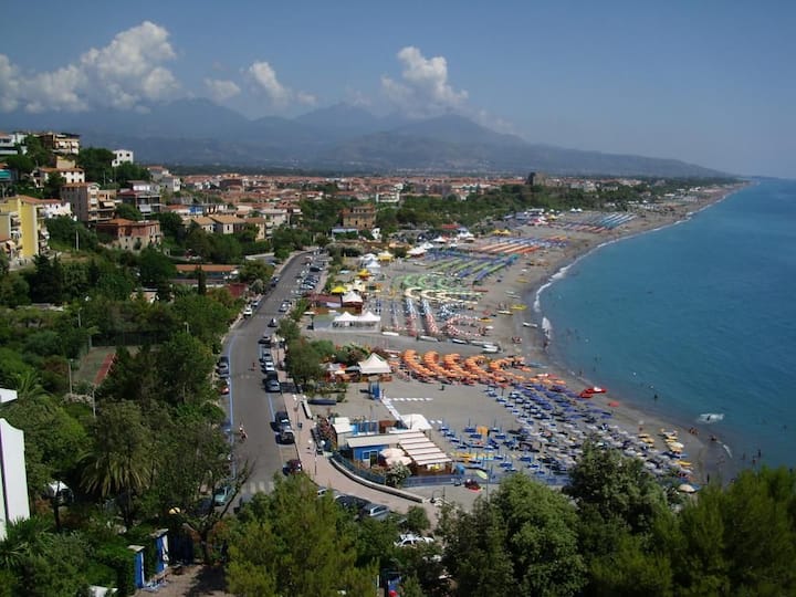 Zentrale Wohnung, In Einem Kleinen Ruhigen Gebäude, Nahe Am Meer. - San Nicola Arcella