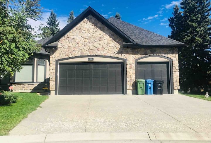 *No Fees*near Dt *2 Bedrooms *3 Beds+ac+banff Pass - Calgary