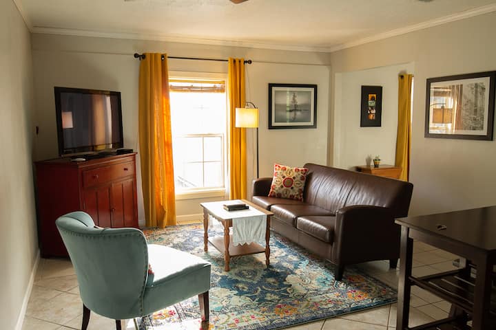 Spacious Apartment On Historic Park-like Property - Bryan, TX
