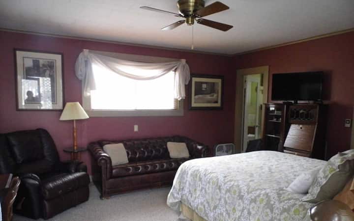 Queen Room At Otter Creek Inn - Bar Harbor, ME