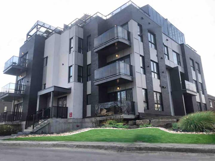 In The Heart Of Laval Modern 2 Bdrs Apartment - Laval, Quebec, Canadà
