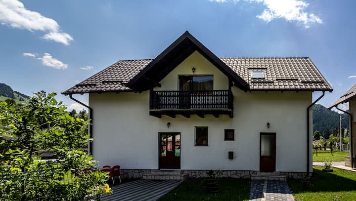 Casa Iulia - Fundu Moldovei