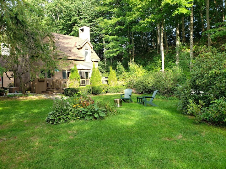 Condo On Quechee Golf Course With Private Feel - Quechee, VT